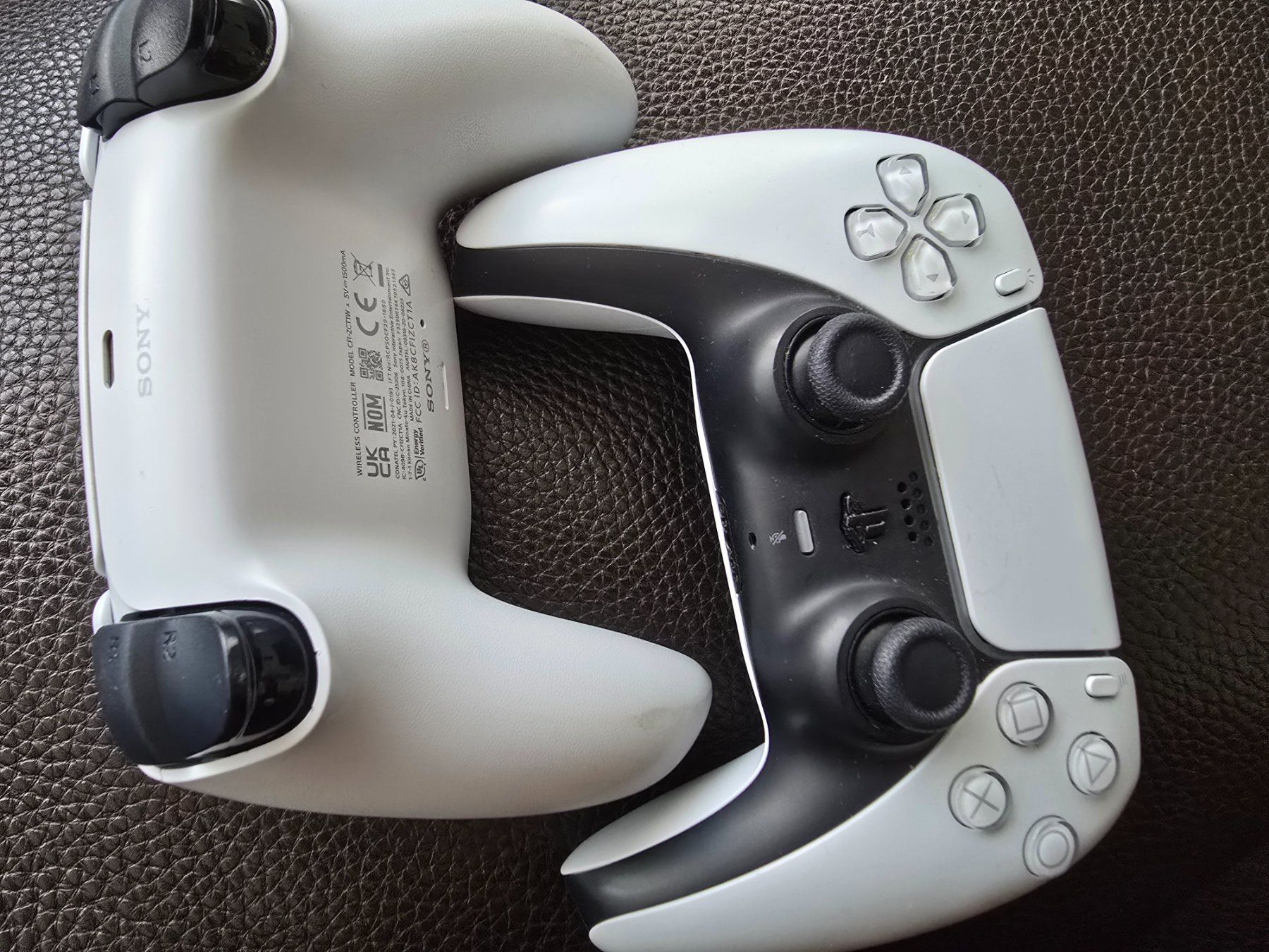 Original PS5 Controller(2 stück) (Gebraucht) in Basel für CHF 85 – mit ...