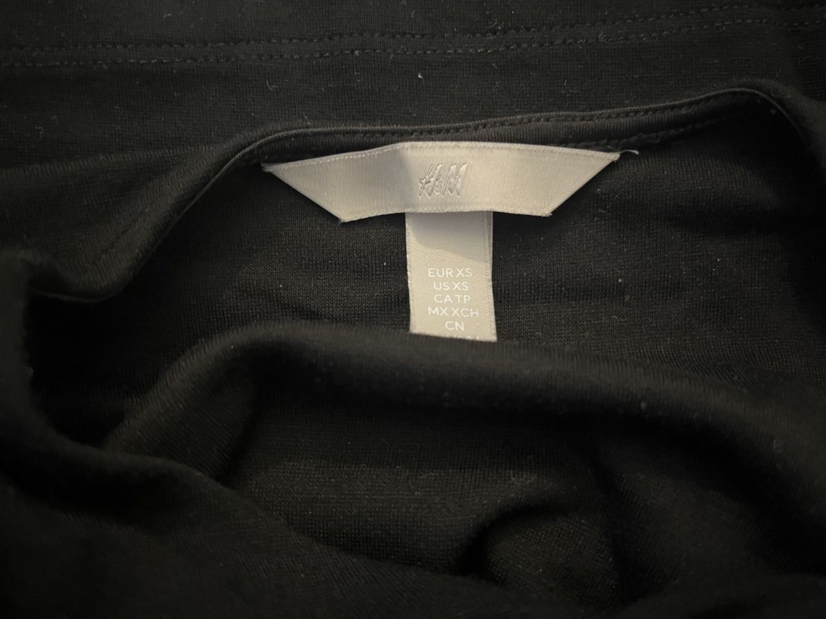 Langarmshirt mit Cut-outs und Twist schwarz XS neu (Neu (gemäss ...