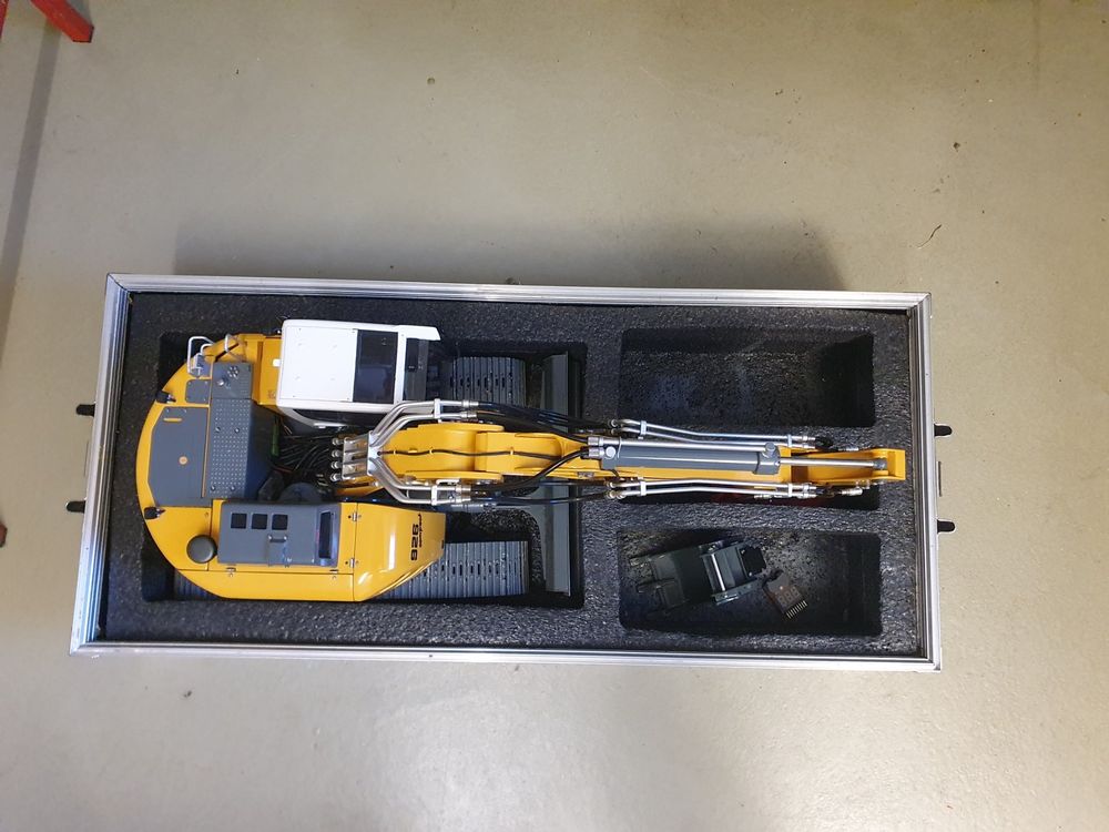 RC Liebherr 926 Compact (Neu (gemäss Beschreibung)) in Hochwald für CHF ...