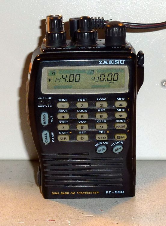 Yaesu FT-530 Funkgerät Dual Band VHF/UHF 2m/70cm DEFEKT ☼ (Defekt) in ...