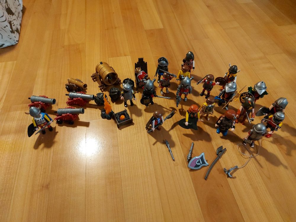 Diverse Playmobil Ritter und Kanonen mit Gefängnis (Gebraucht) in Brüttisellen für CHF 15 – mit ...