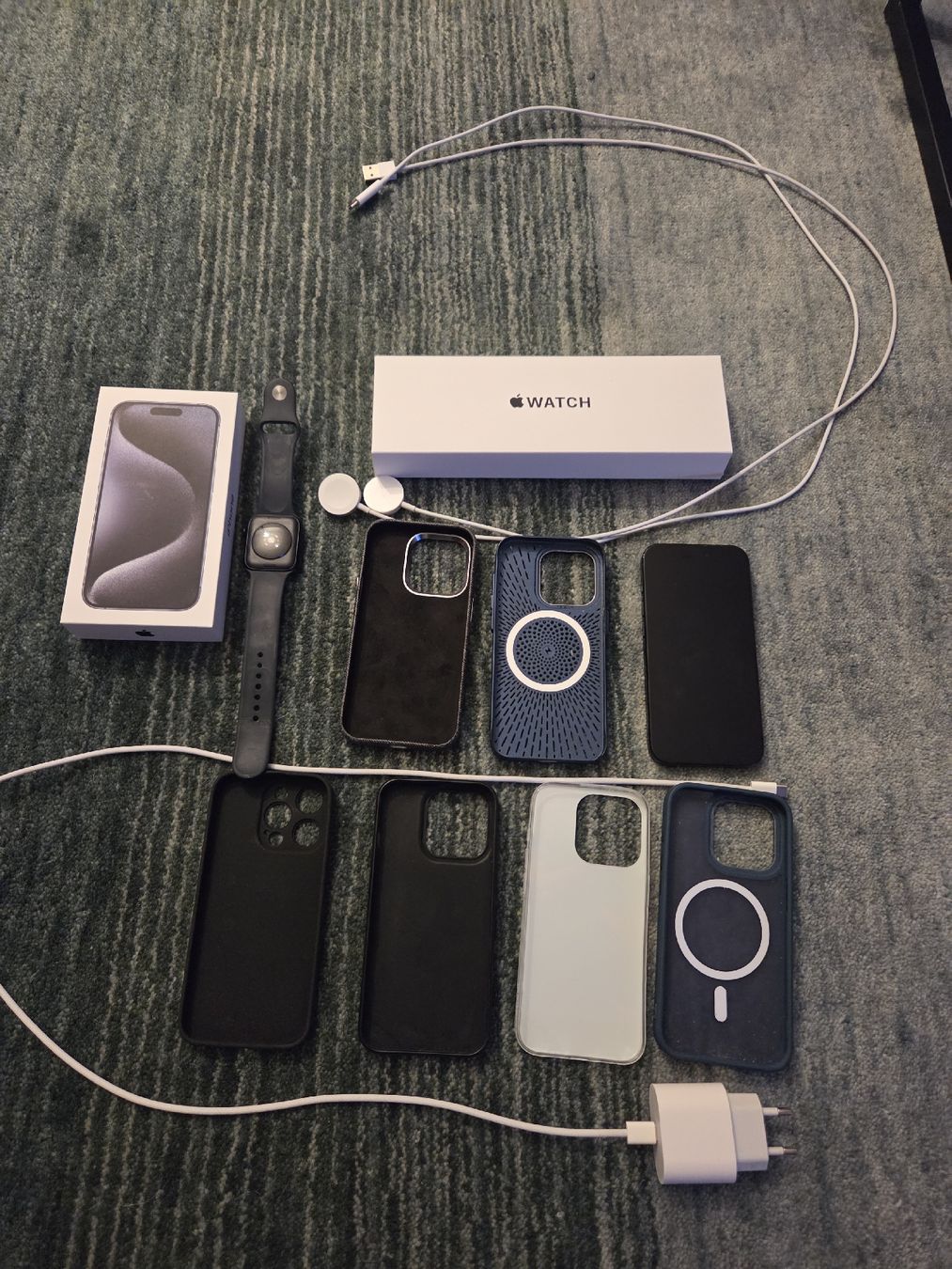 Apple iPhone 15 Pro, 128GB und Apple Watch SE (2.Gen) 44mm (Gebraucht ...