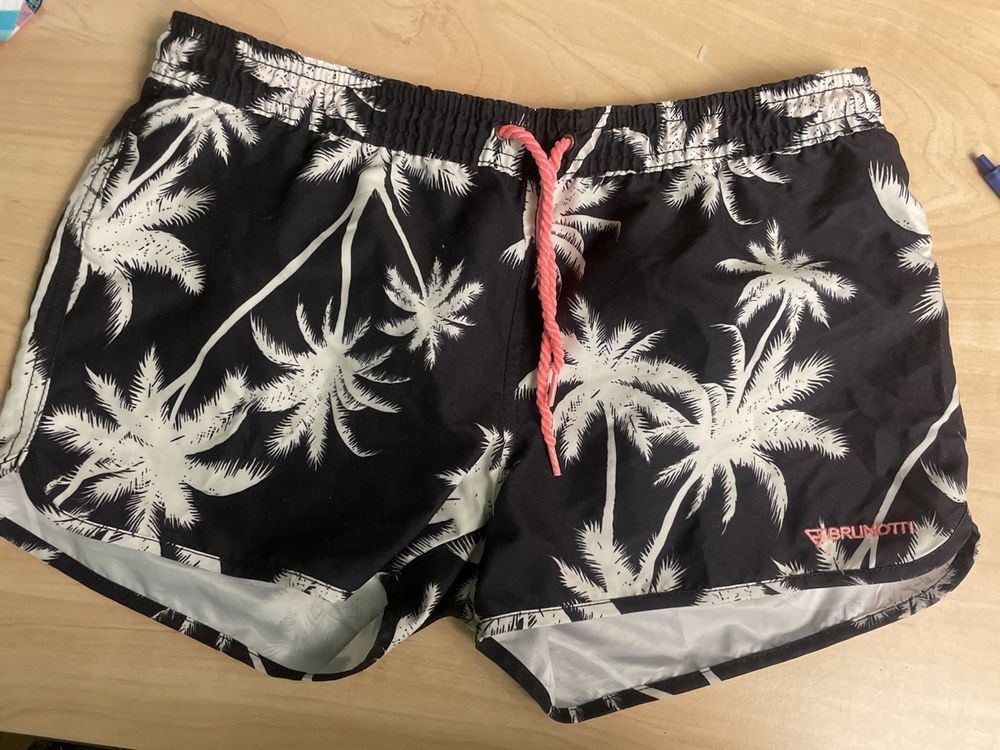 Brunotti Mädchen Badeshorts Gr.176 (Gebraucht) in Obergerlafingen für CHF 8.9 – mit Lieferung ...