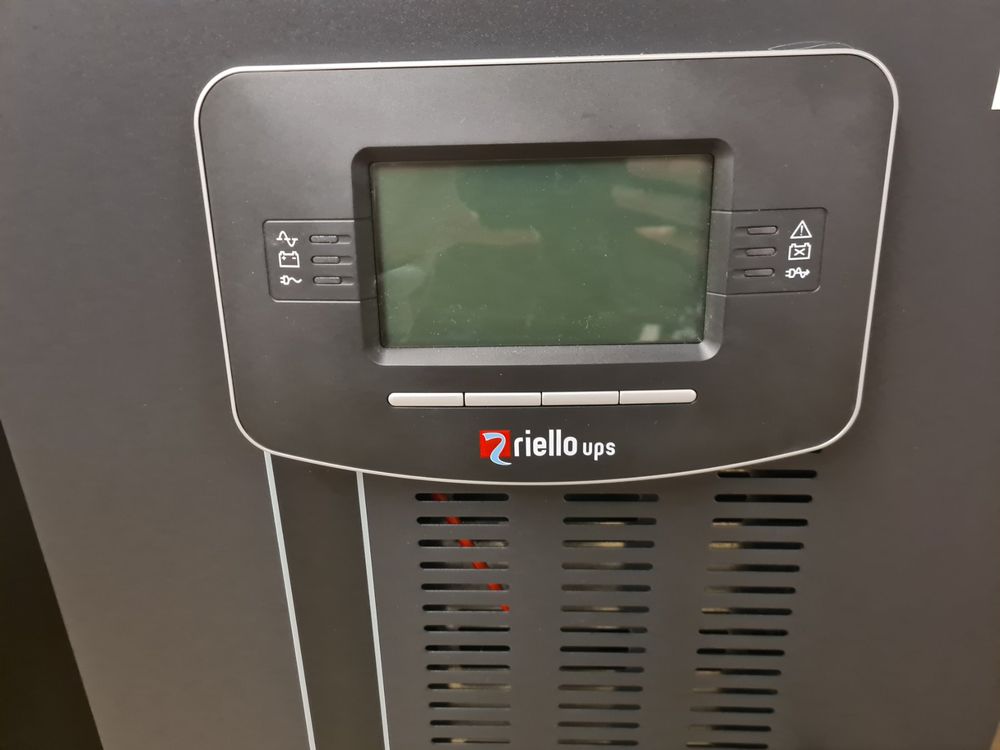 Eine USV-Anlage der Marke Riello (Gebraucht) in für CHF 77 – nur ...