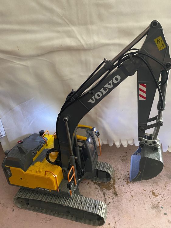 RC Bagger Volvo EC160E Truck (Defekt) in Reigoldswil für CHF 323 – mit ...