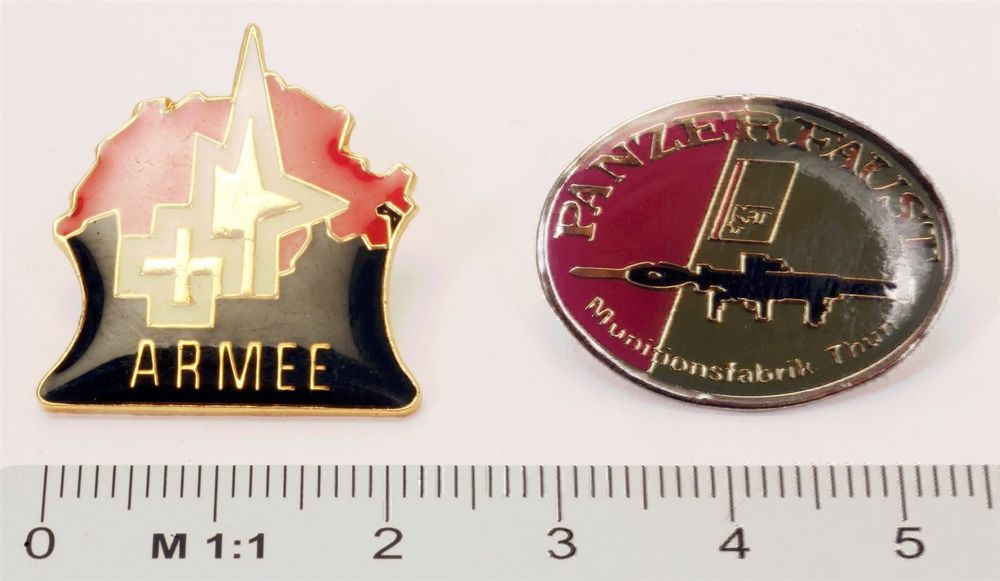 2 PIN Armee CH + Panzerfaust Vintage Rar (Gebraucht) in Bassersdorf für ...