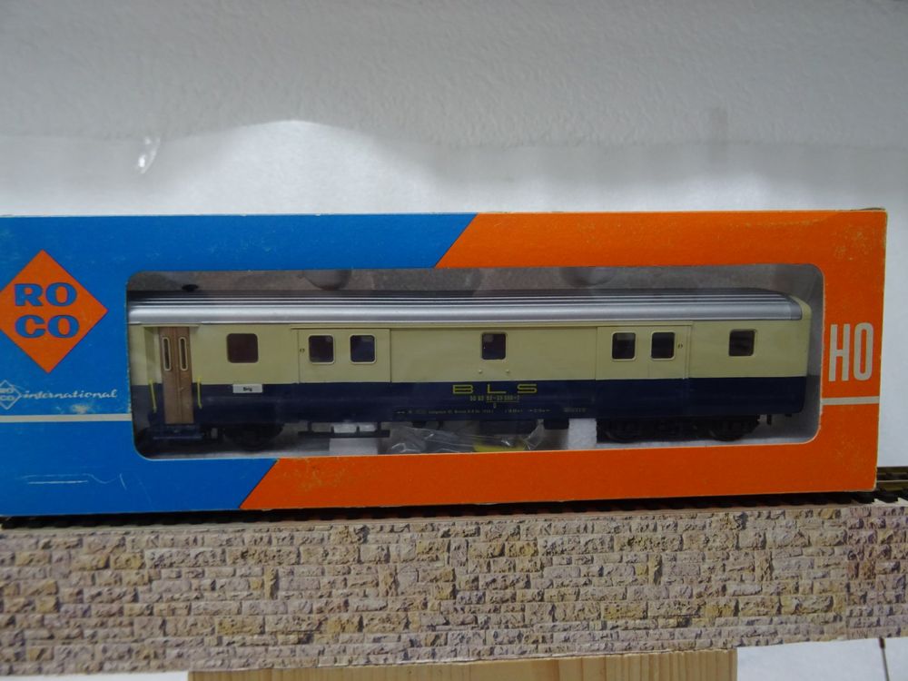 Roco: Postwagen BLS blau/beige, H0, AC,OVP, unbespielt, NEU (Neu und originalverpackt) in ...