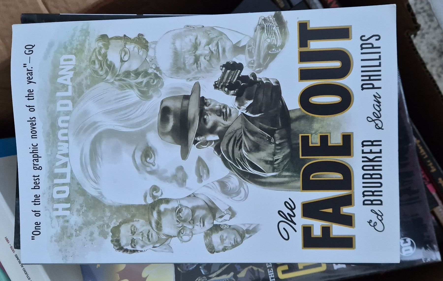 Ed Brubaker & Sean Phillips The Fade Out Graphic Novel (Neu (gemäss ...