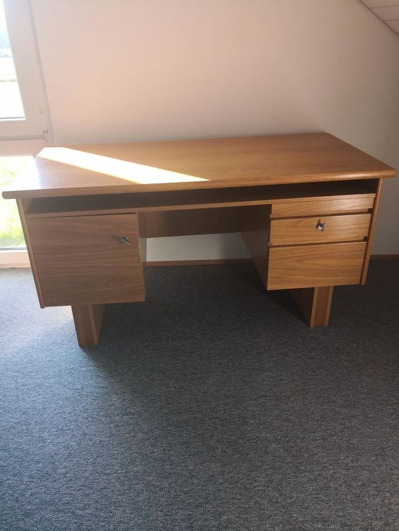 Pult Holz (Gebraucht) in Tägerschen für CHF 5 – mit Lieferung auf ...