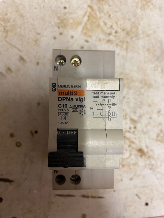 Merlin Gerin Multi 9 DPN Vigi C10 FILS 30mA (Gebraucht) in Oberbuchsiten für CHF 10 – mit ...