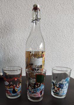 PINGU Flasche mit drei Gläsern 1992 (Gebraucht) in Siebnen für CHF 36 – mit Lieferung auf ...