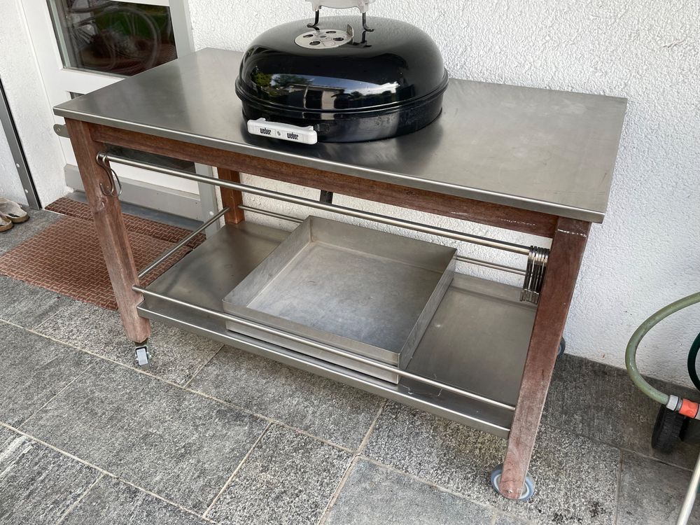Weber Grill mit Chromstahl-Tisch (Gebraucht) in für CHF 80 – nur ...