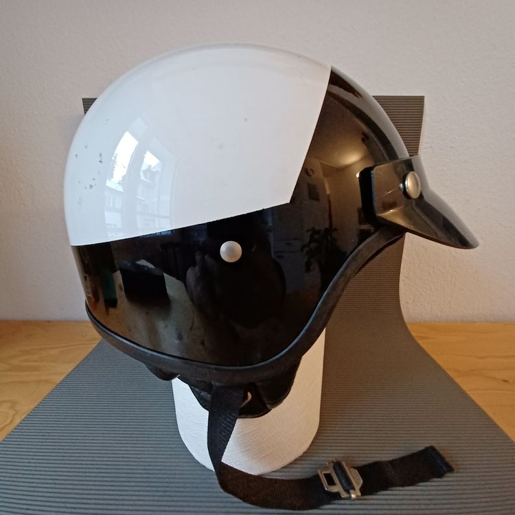 HELM. Weiss-Schwarz mit Visier. (Gebraucht) in Zürich für CHF 41 – mit ...