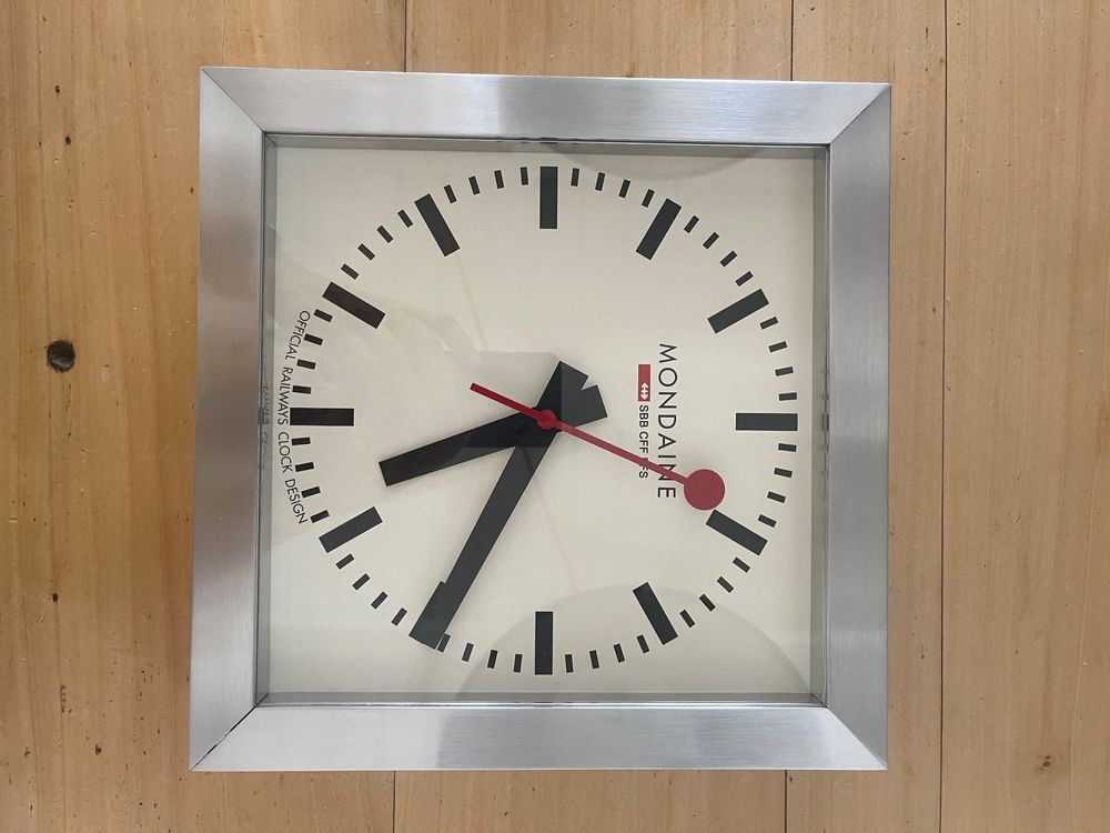 Horloge Mondaine (CFF) carrée 27,5 cm (Gebraucht) in Puidoux für CHF ...