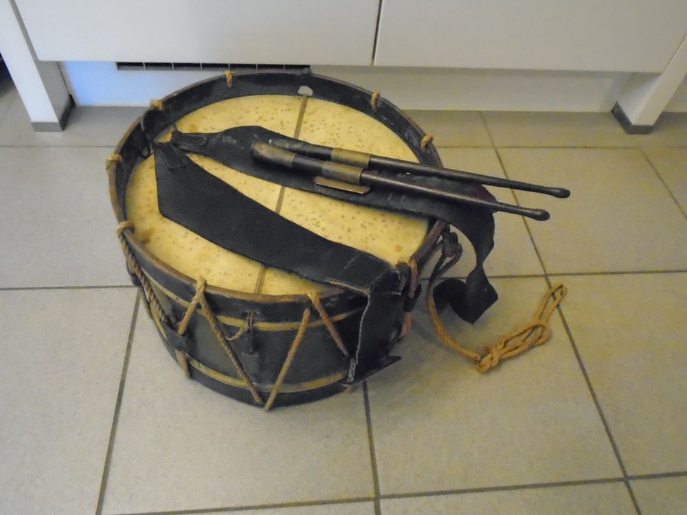 antike Trommel, Messing mit Schlegelgurt (Gebraucht) in Duggingen für ...