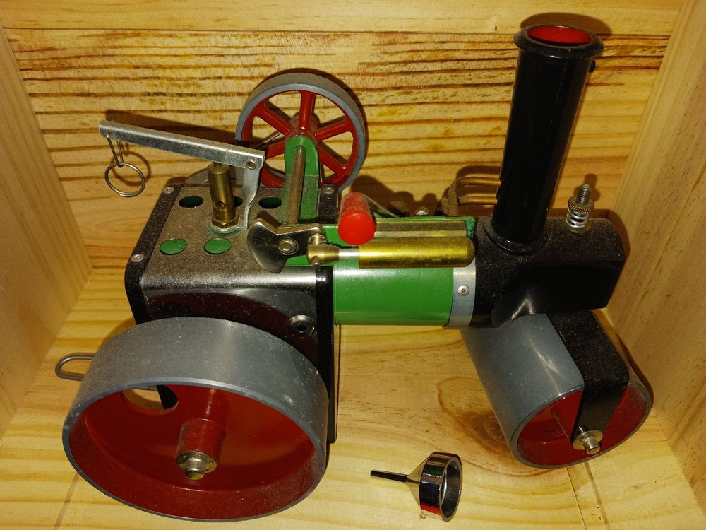 Mamod Challenger STEAM TRACTOR Blechspielzeug Dampfmaschine (Neu ...