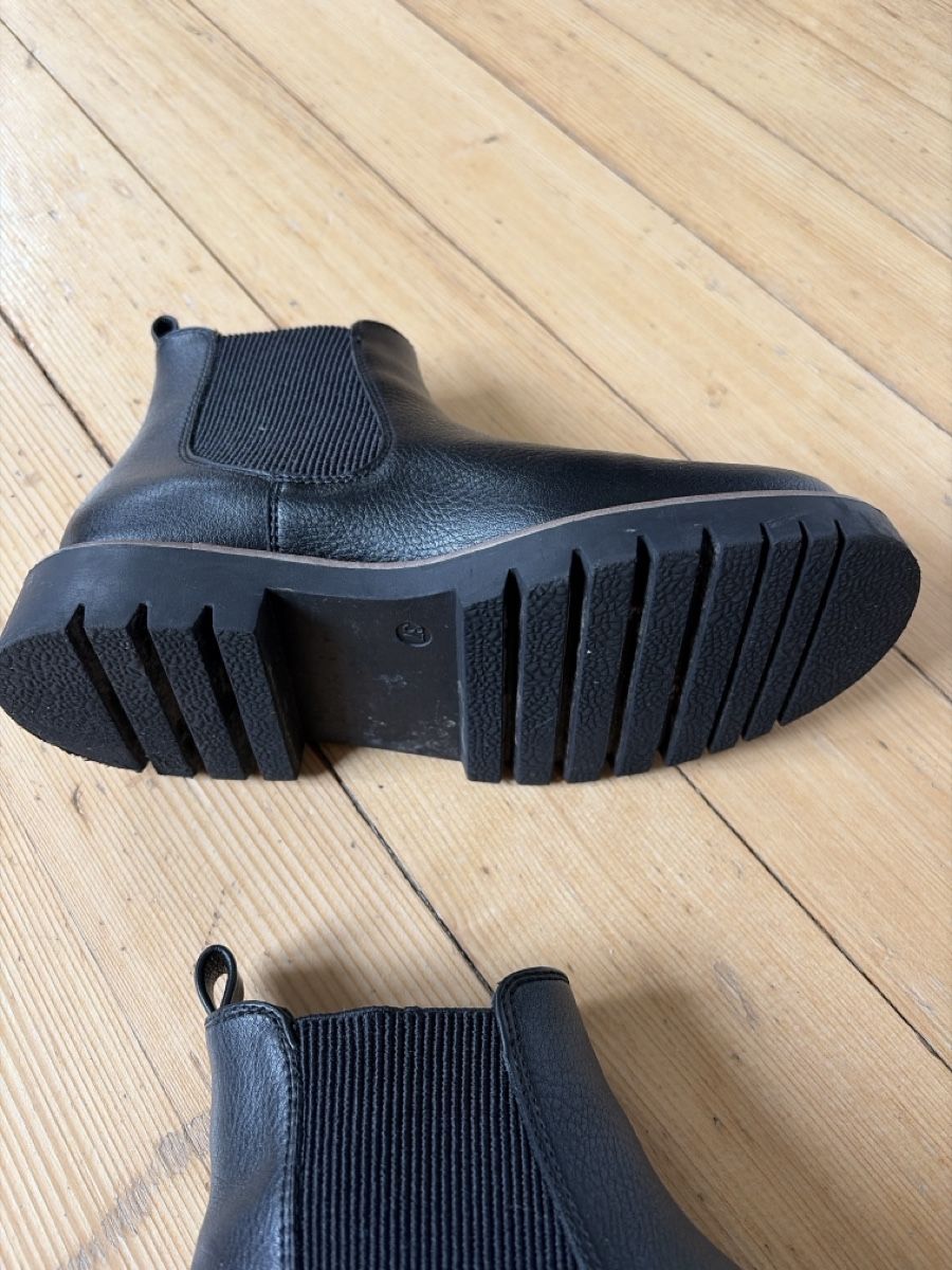 Schwarze Chelsea Boots Gr. 37- wie neu (Neu (gemäss Beschreibung)) in ...