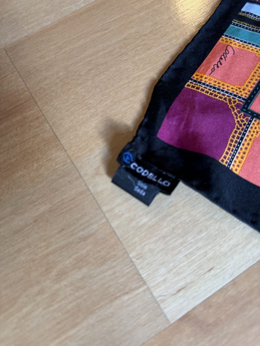Codello Silk Scarf, Colorful Design (Gebraucht) in Zürich für CHF 45 ...