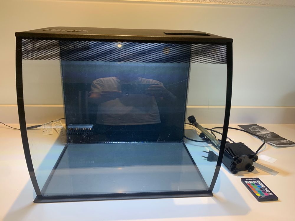 Fluval Flex 57 Liter inkl. Filter und Licht im Deckel (Gebraucht) in ...