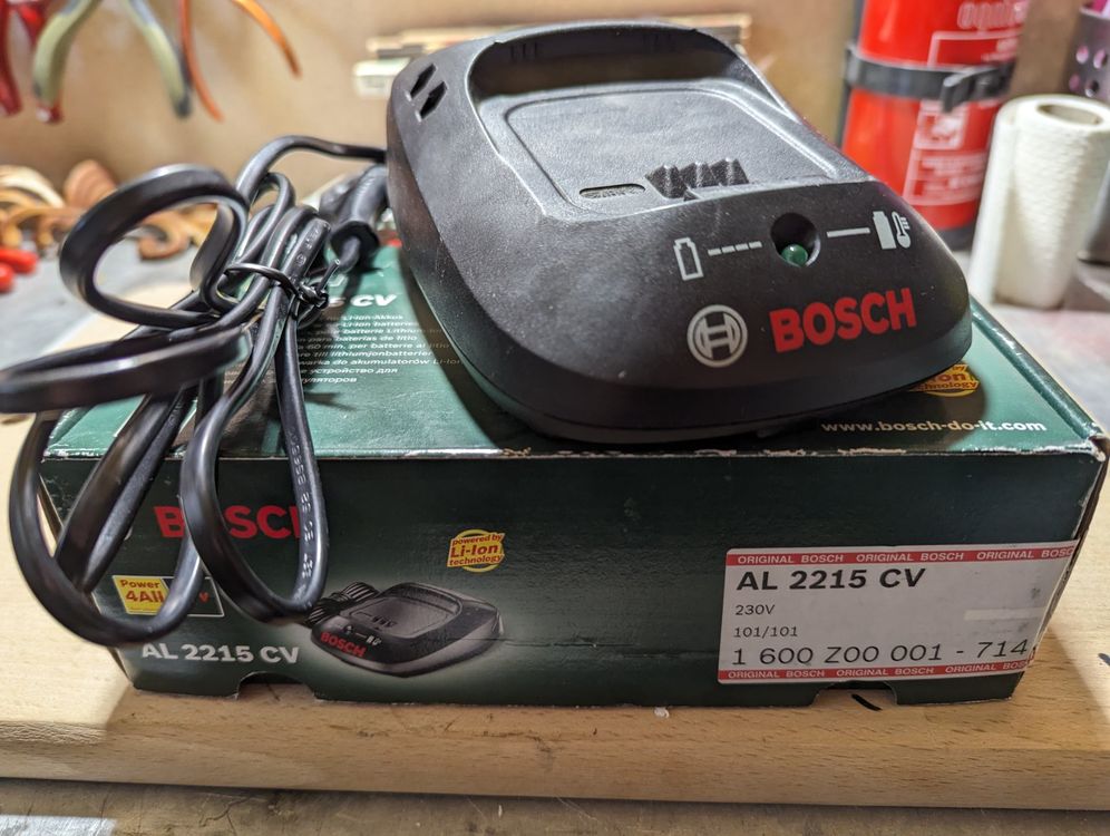 Bosch Schnellladegerät AL 2215 CV für 14,4 und 18 V (Gebraucht) in ...