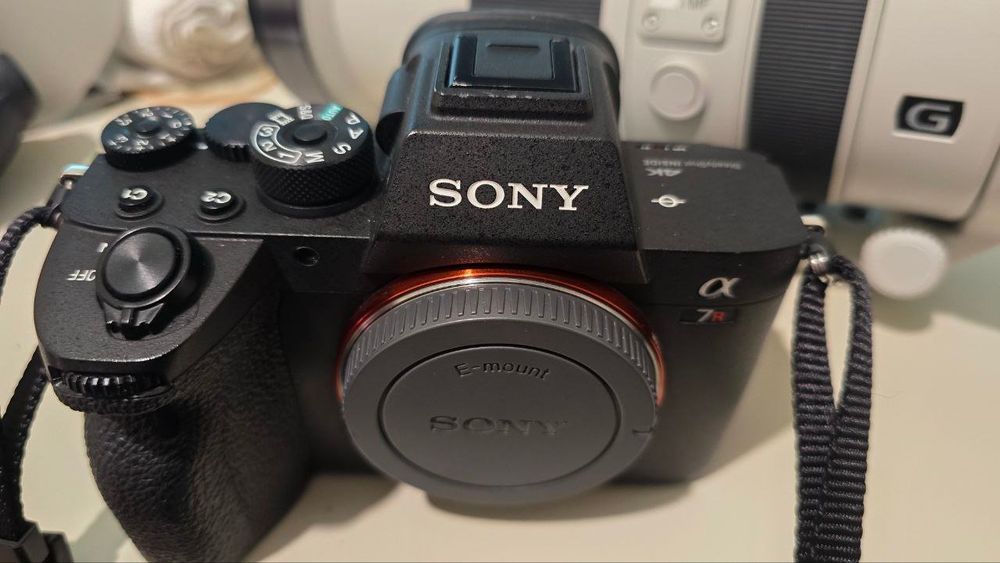 Sony Alpha 7R IV (ILCE-7RM4) usata, + 2 obiettivi (Gebraucht) in für ...
