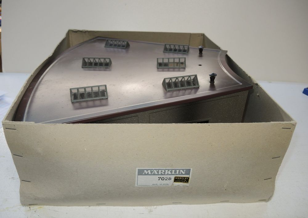 Märklin Lokschuppen 7028 mit OVP (Gebraucht) in Courtaman für CHF 95 ...