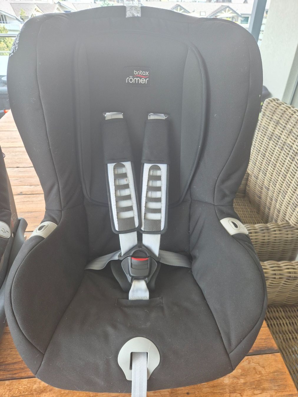 Britax Römer Duo Plus CosmosBlack2 9-18 Kg (Gebraucht) in Luzern für ...