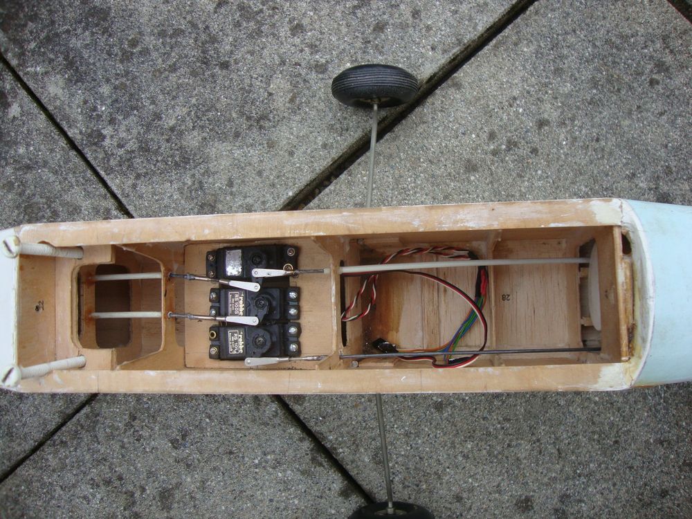 Maxi von Graupner (Defekt) in Herisau für CHF 76 – nur Abholung auf ...