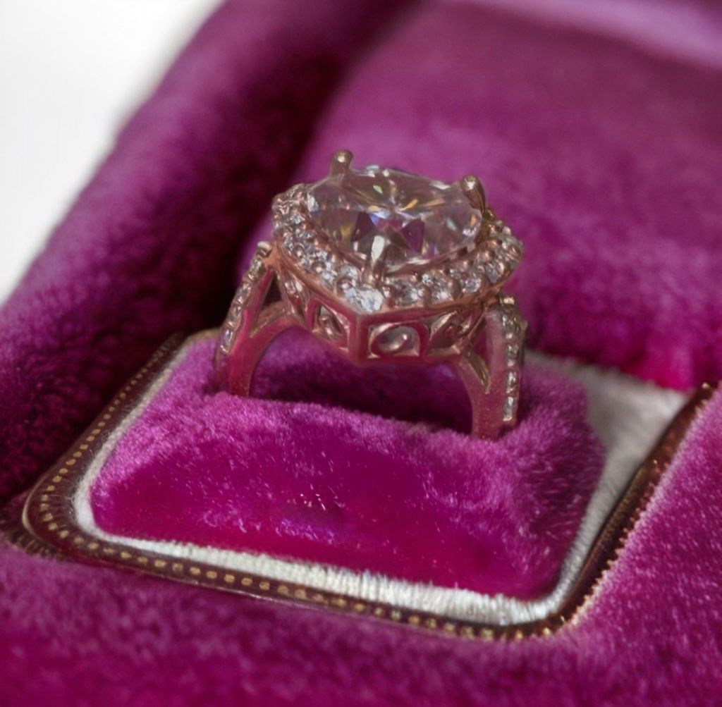 Bague Moissanite Rose d’Exception (Neuf avec emballage d'origine) à St ...