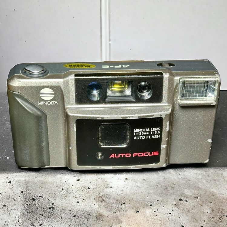 Minolta AF-E 35mm Film Auto-focus Compact Camera (Gebraucht) in Morges ...