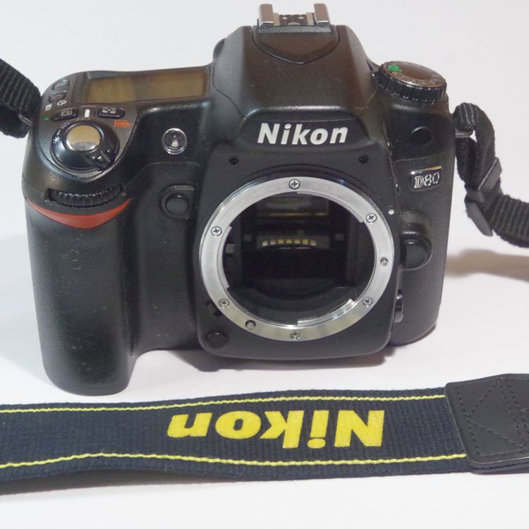 Nikon D80 Body mit 2 Akkus | Kaufen auf Ricardo