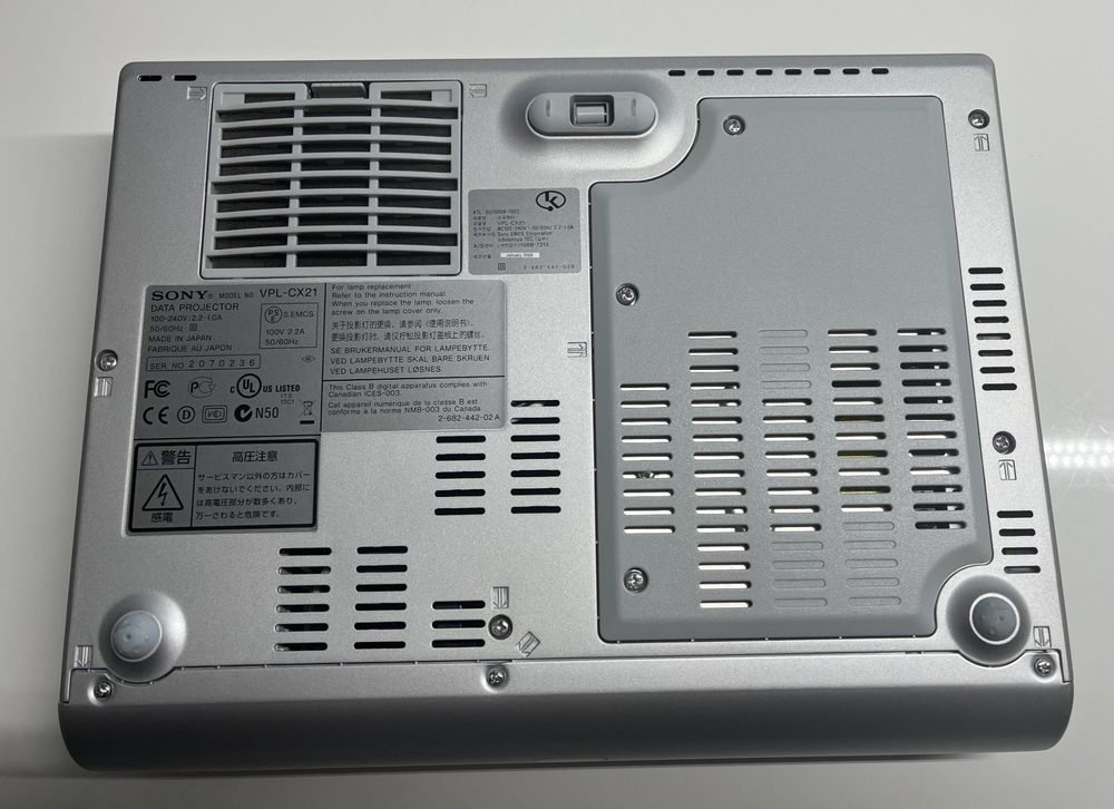 Sony Beamer VLP-CX21 inkl. HDMI Adapter | Kaufen auf Ricardo