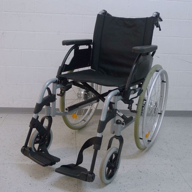 Rollstuhl Breezy, SB 45 cm, nur CHF 199 | Kaufen auf Ricardo