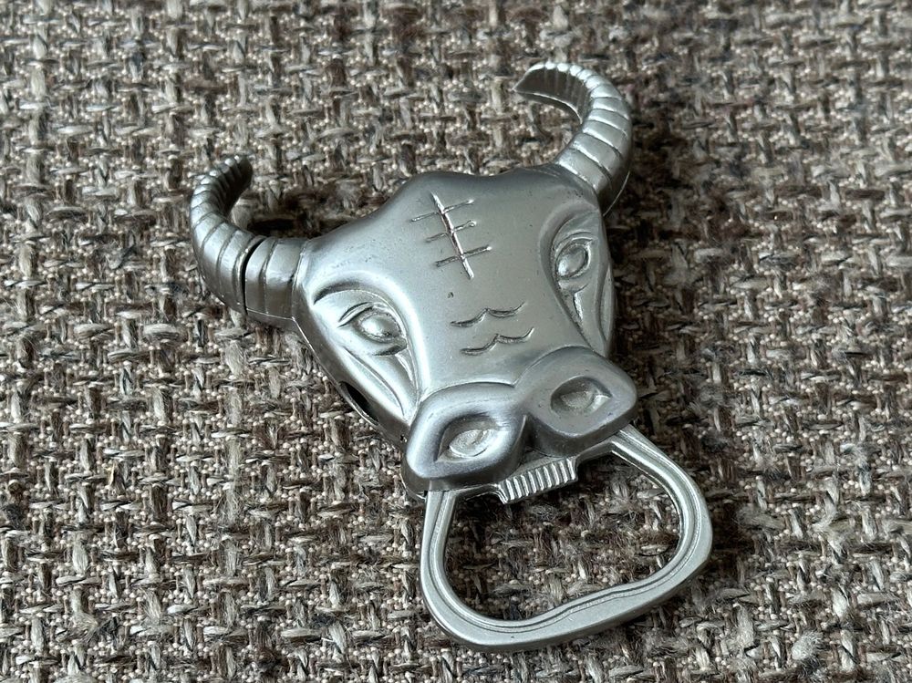 Vintage-Flaschenöffner in Stierkopf-Form mit Feuerzeug RAR (Gebraucht ...
