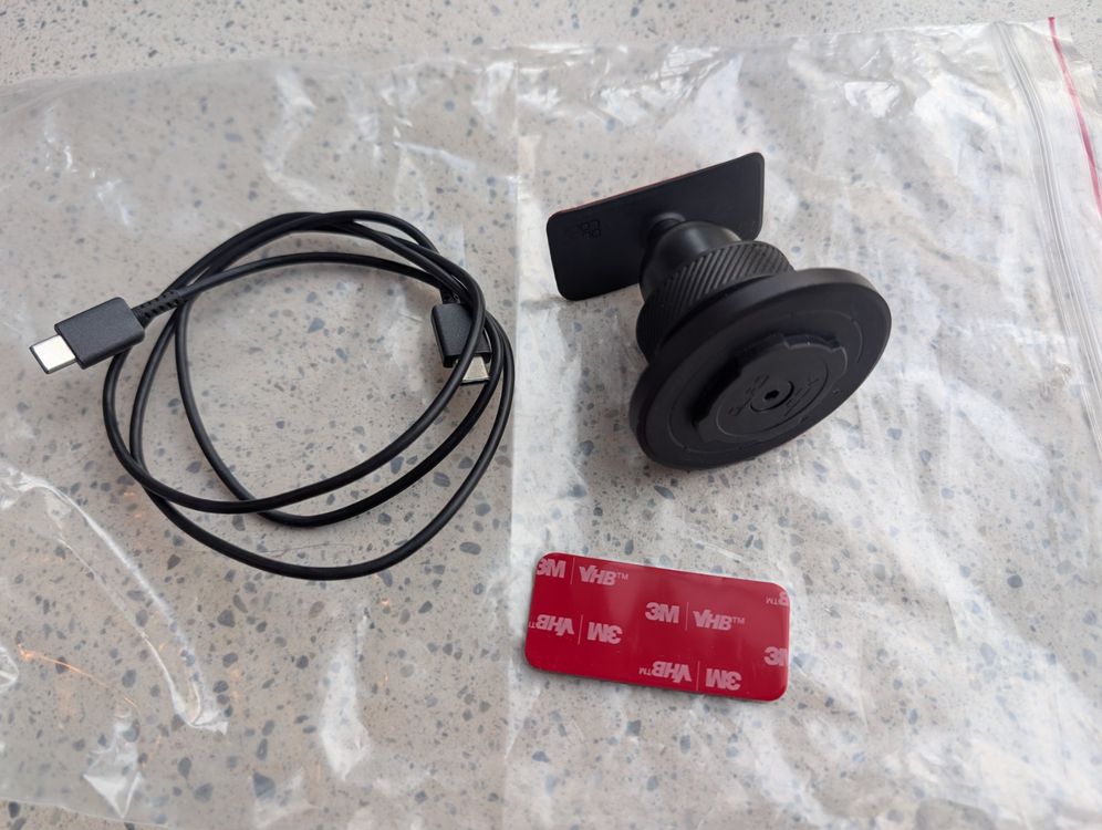 Quad Lock Auto- und Tischhalterung mit MAG-Head Ladegerät (Gebraucht ...