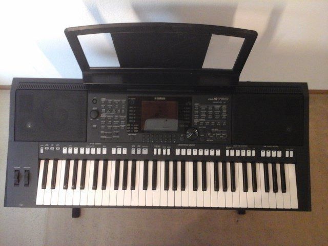Keyboard PSR-S 750 von Yamaha (Gebraucht) in für CHF 380 – nur Abholung ...