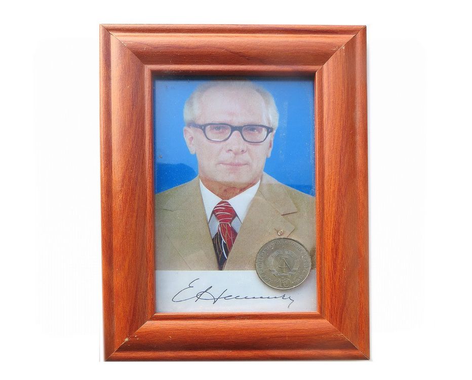 Erich Honecker Foto mit gedruckter Unterschrift und Münze (Gebraucht ...