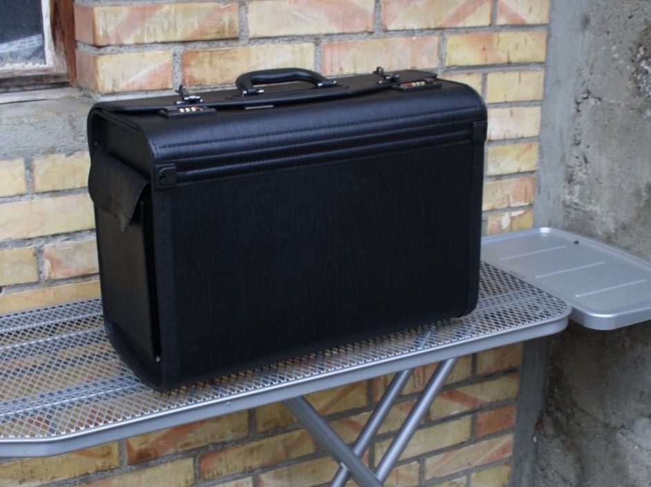 KOFFER FÜR VERTRETER BÜRO PC LAPTOP MIT ZAHLENSCHLOSS | Kaufen auf Ricardo