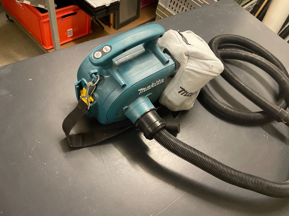 Makita DVC 350 Akku Staubsauger (Gebraucht) in Dagmersellen für CHF 41 ...