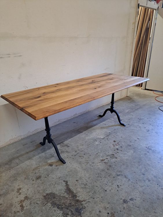 Beizentisch Nussbaumholz Massiv (Gebraucht) in Buch am Irchel für CHF 1550 – nur Abholung auf ...