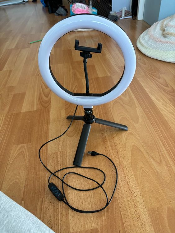 Ring Light mit Stativ - Top Zustand für Social Media! (Gebraucht) in ...