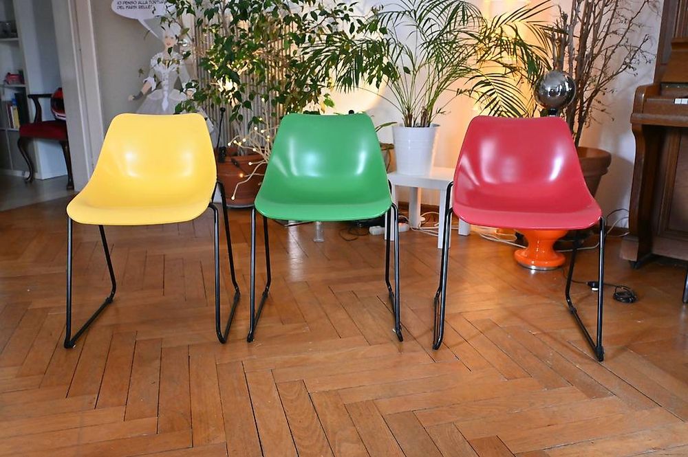 Tris di sedie colorate in metallo impilabili design anni '80 | Kaufen ...