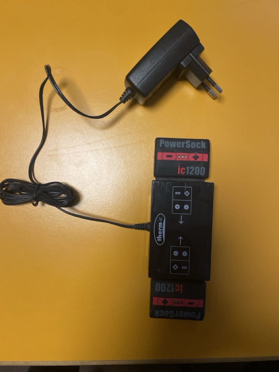 Lenz ic1200 lithium pack Power Sock mit Ladegerät (Gebraucht) in ...