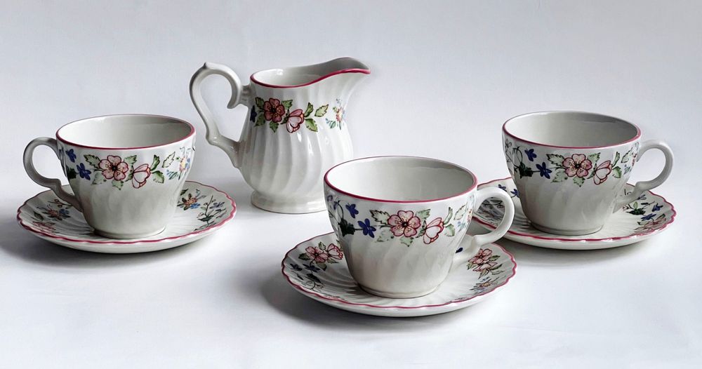 Tee / Kaffee Tassen & Untertassen mit Milchkanne*SET***** (Gebraucht ...