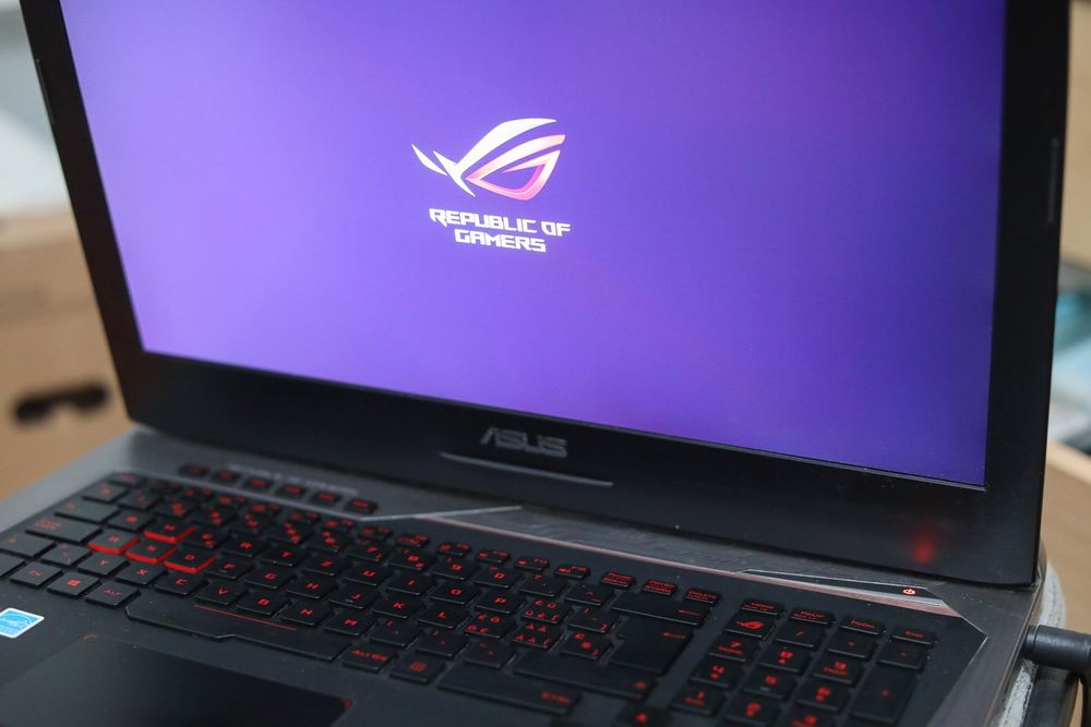 ASUS ROG 17.30", i7-7700HQ,16 GB, 256GB, NVidia GTX 1070 8GB (Gebraucht ...