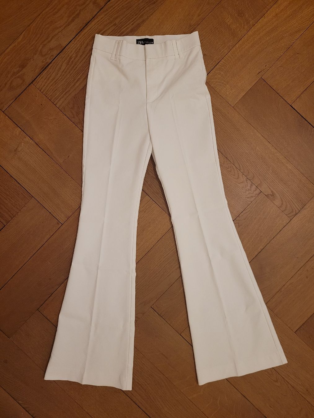 Hosen Flare, weiss, ZARA (Gebraucht) in Basel für CHF 10 – mit ...