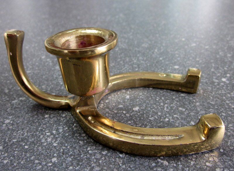 Kleiner Kerzenständer/Kerzenhalter Hufeisen aus Messing (Gebraucht) in Bischofszell für CHF 21 ...