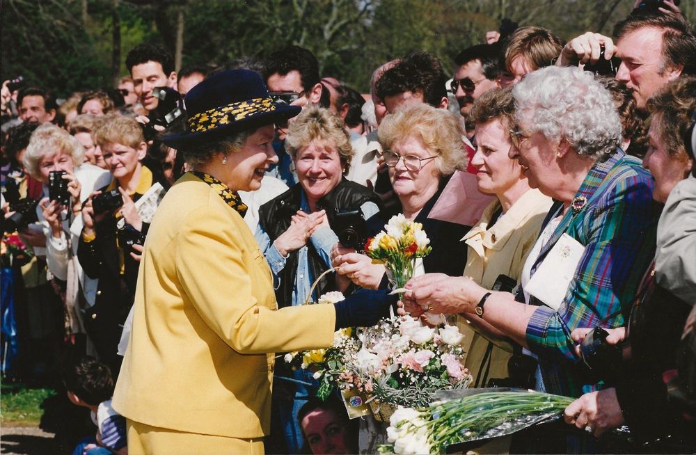Queen Elizabeth II, 70. Geburtstag, Begegnung mit dem Volk (Gebraucht ...