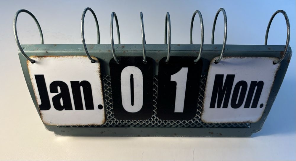 Metal Calendar (Gebraucht) in Rifferswil für CHF 15 – mit Lieferung auf ...