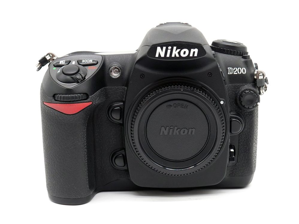 Nikon D200, 10.2MP DSLR-Digitalkamera, CCD, Auslöser 1014 (Gebraucht) in Wäldi für CHF 125 – mit ...